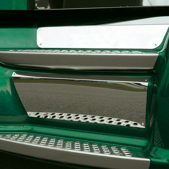 KW. T660 Front Kick Plates (2007-2017) – Lower Step